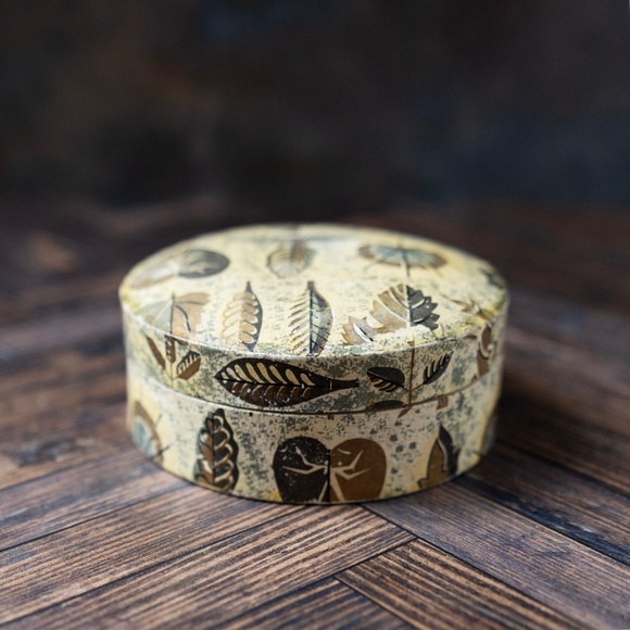 Unmarked | Accents | Japan Papier Mache Round Leaf Paper Box Vintage ...